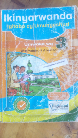 Librarika: IKINYARWANDA: Umwaka wa Gatatu. Igitabo cy' umunyeshuri